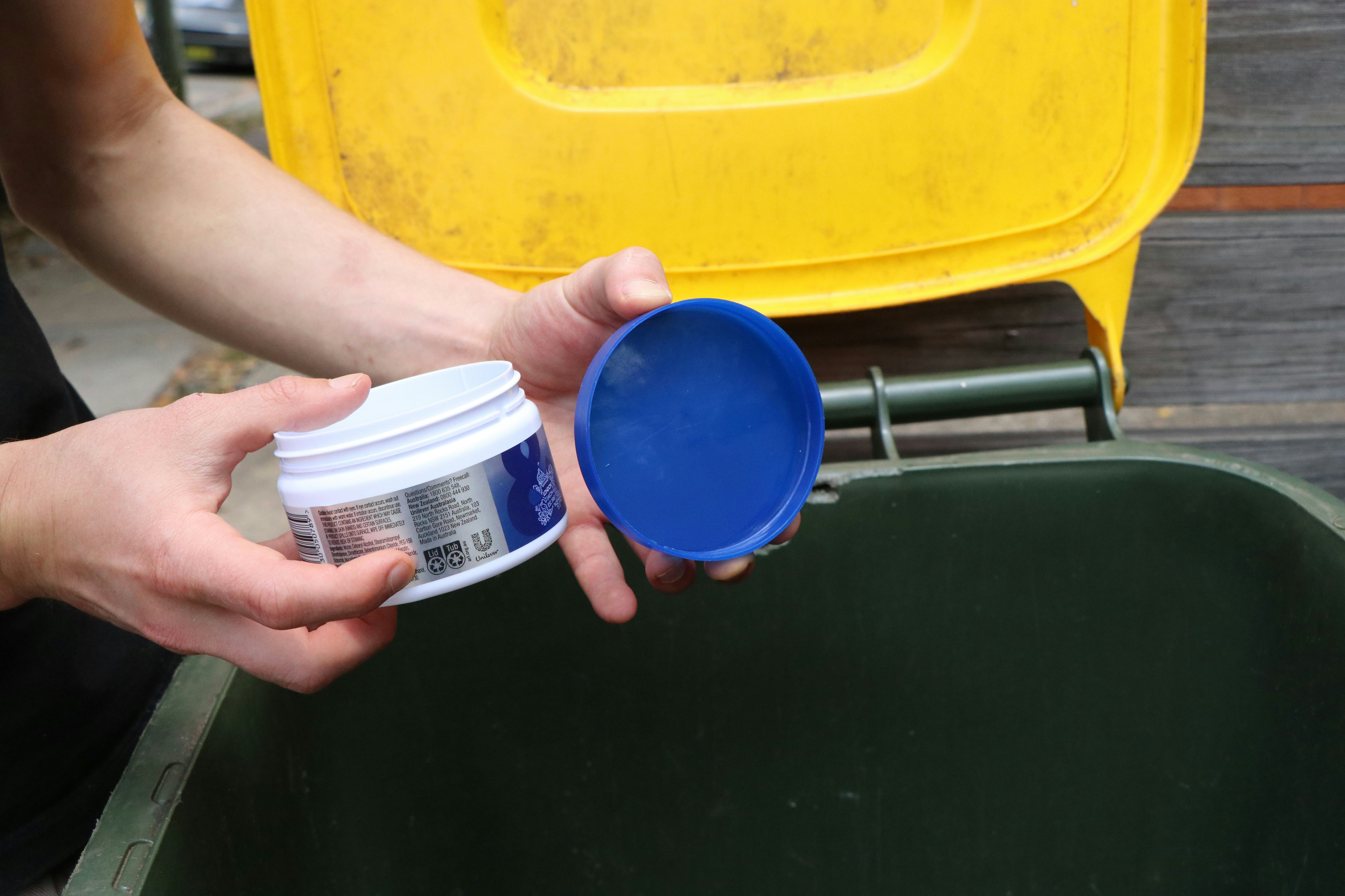 arl-plastic-tub-recycling-bin.jpg?q=50&auto=compress&w=1