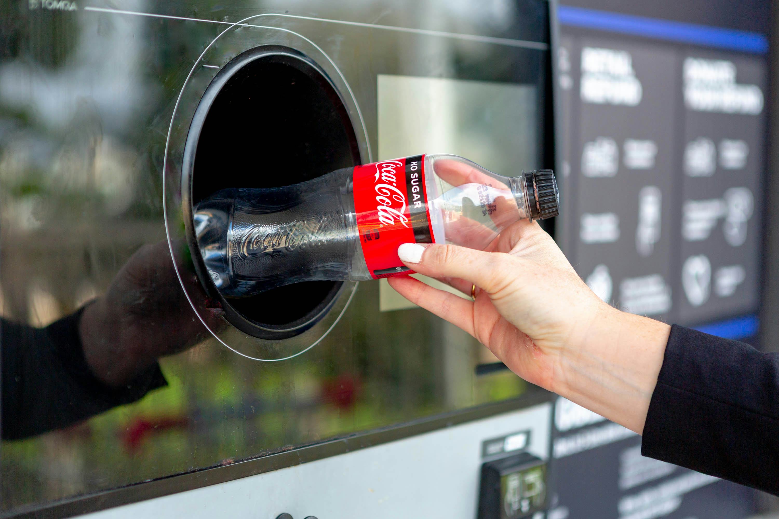 coca-cola-nrw-04.jpg?q=50&auto=compress&w=1