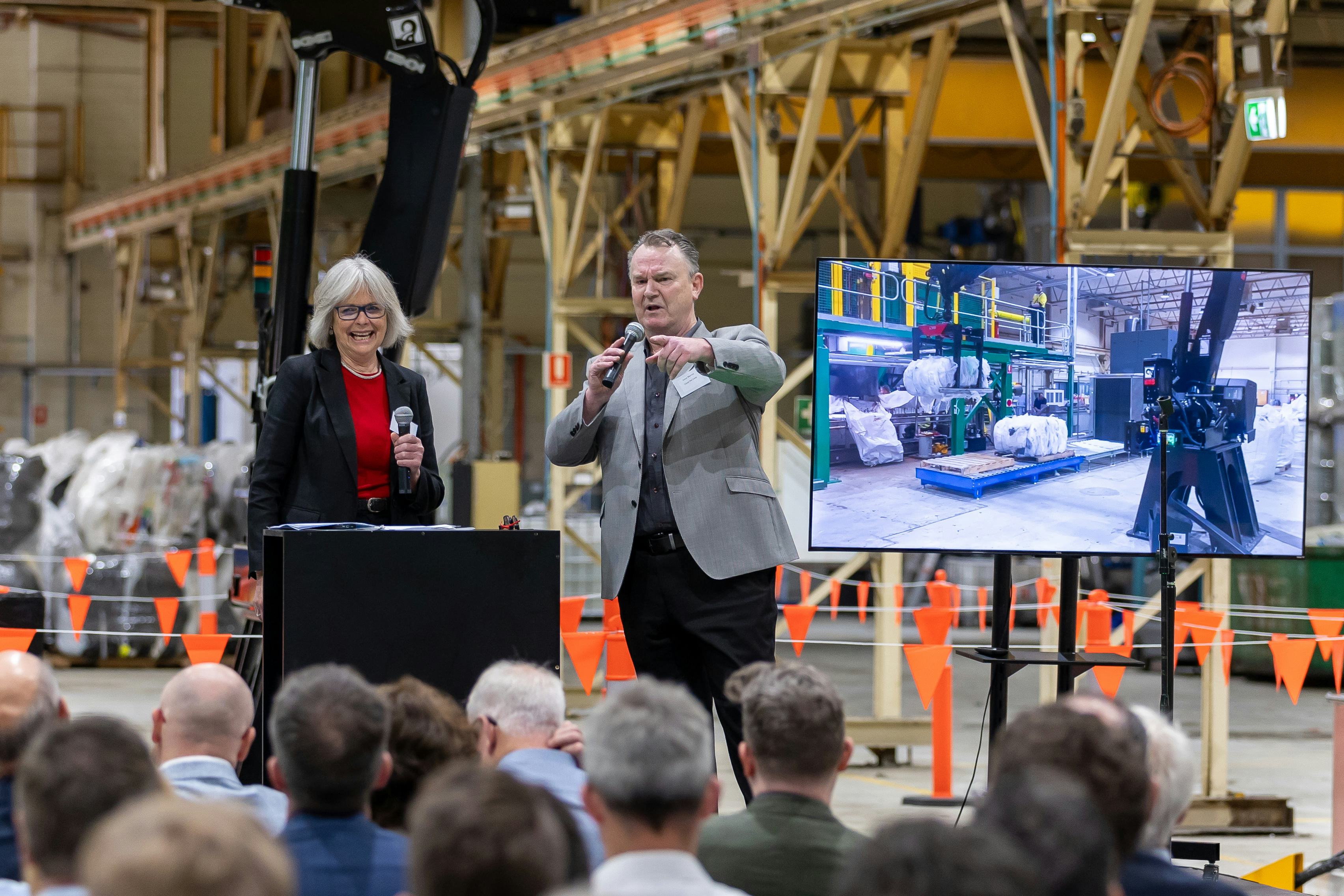 197CloseTheLoop_Y0A7877.jpg?q=50&auto=compress&w=1