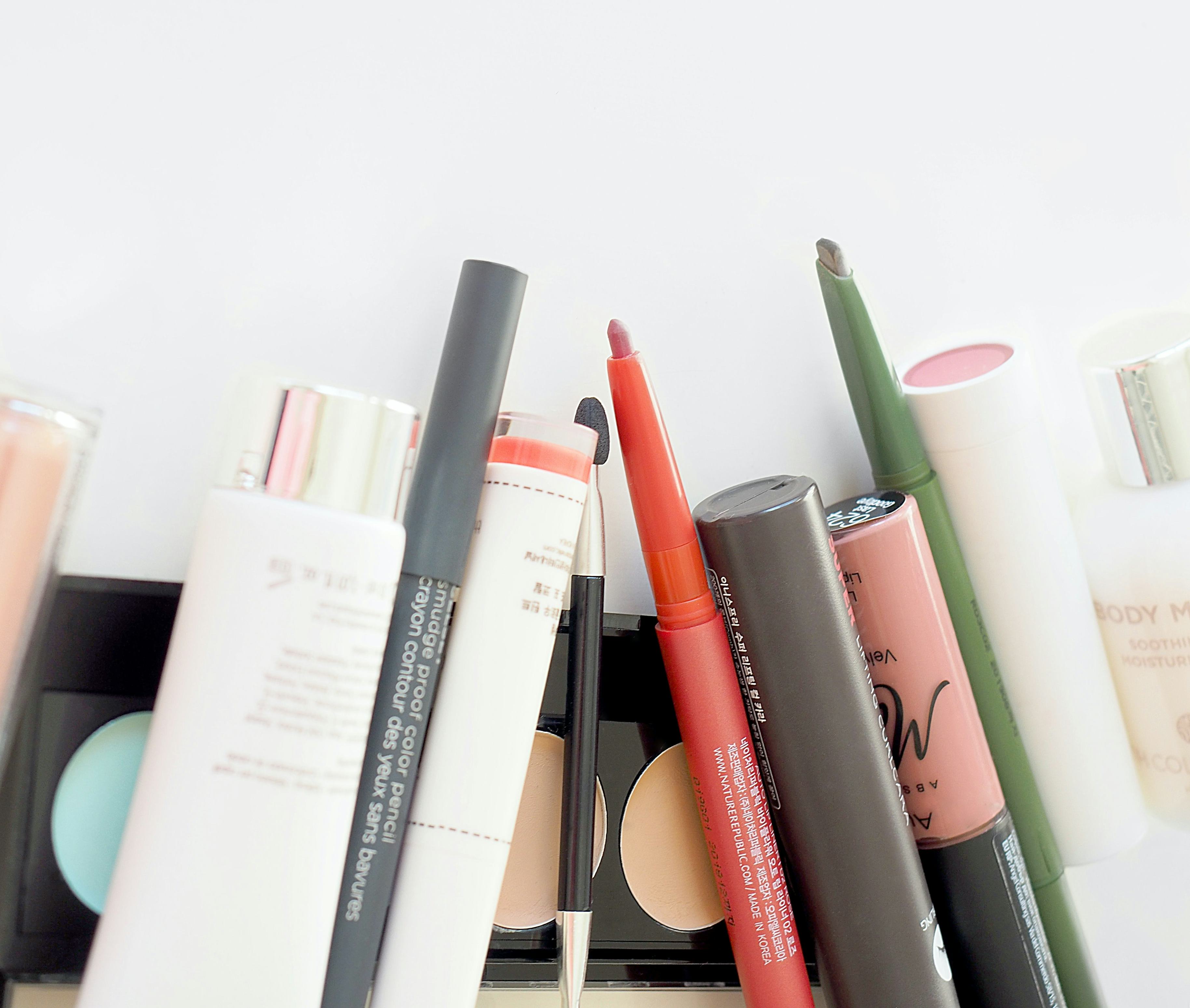 cosmetics-packaging.png?q=50&auto=compress&w=1