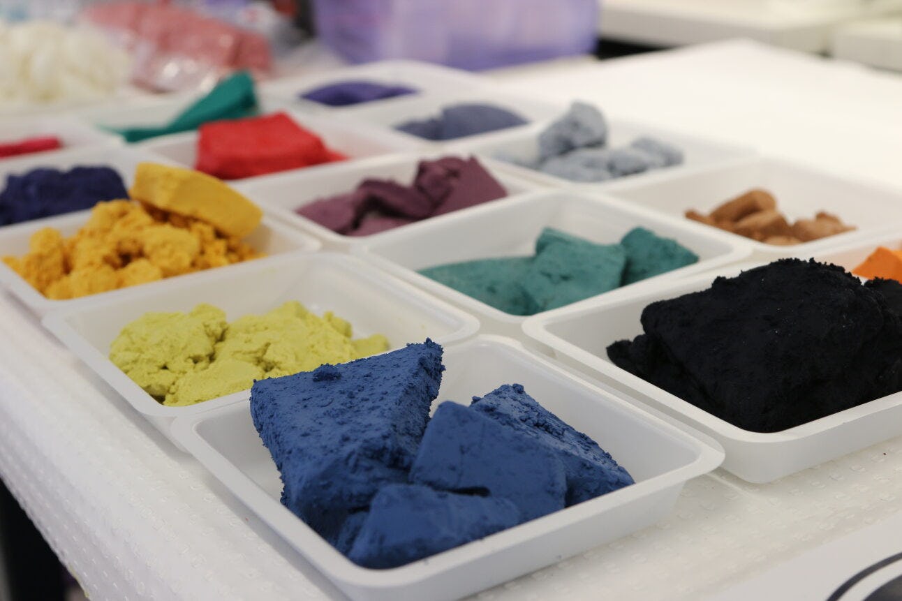 Pigments.jpg?q=50&auto=compress&w=1