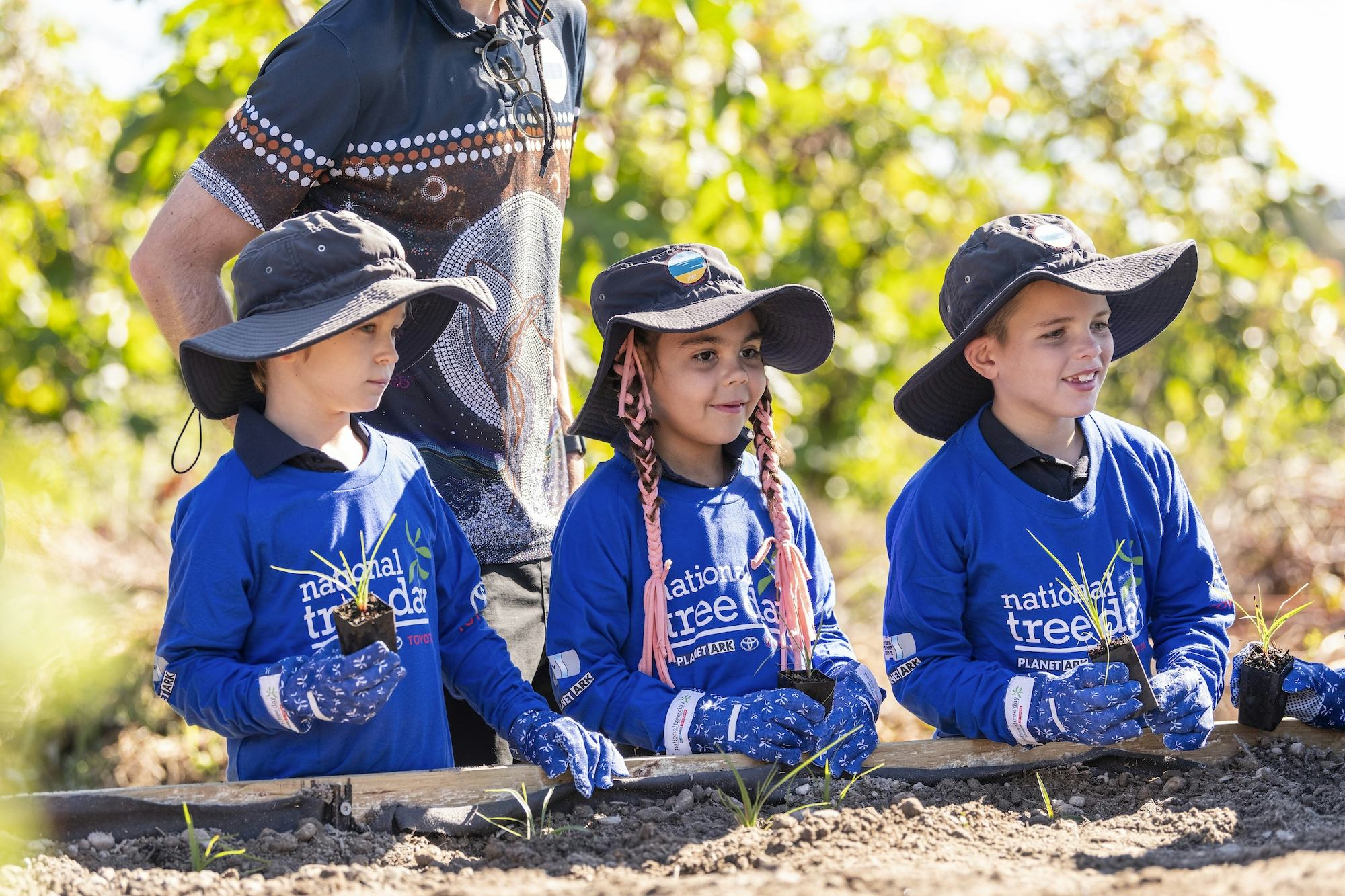 Schools_Tree_Day_HR-41.jpg?q=50&auto=compress&w=1